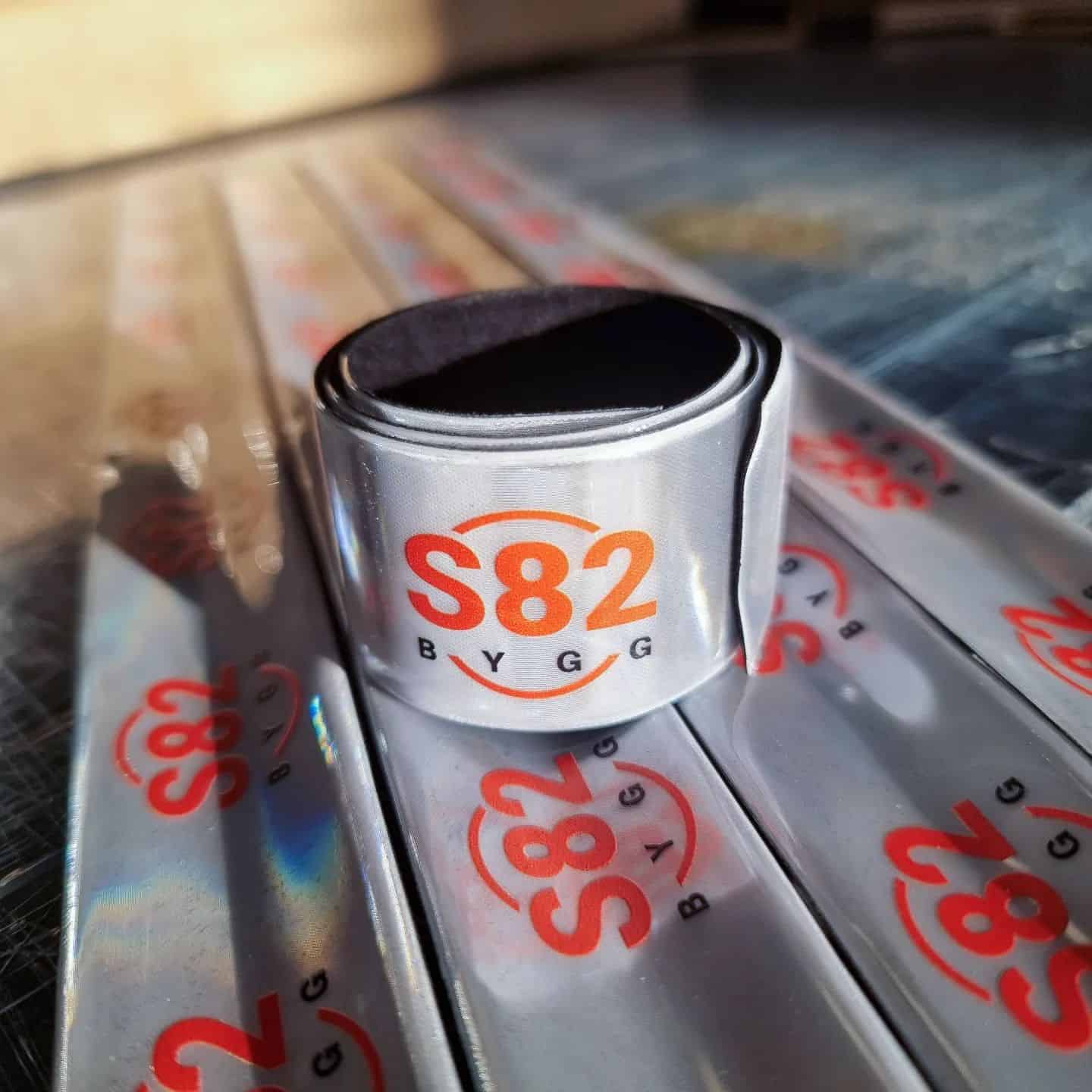 Reflexer & Slapwraps med eget Tryck | Logofactory Sverige AB
